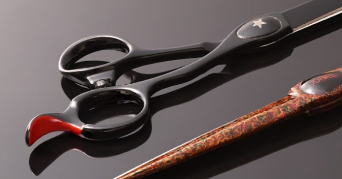 Scissors cutting out a new path Urushi Scissors | JOEWELL SCISSORS